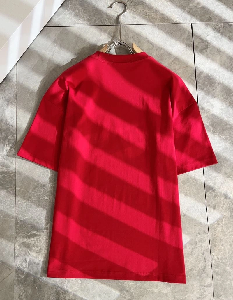 Accurate model Christian Dior T-Shirts