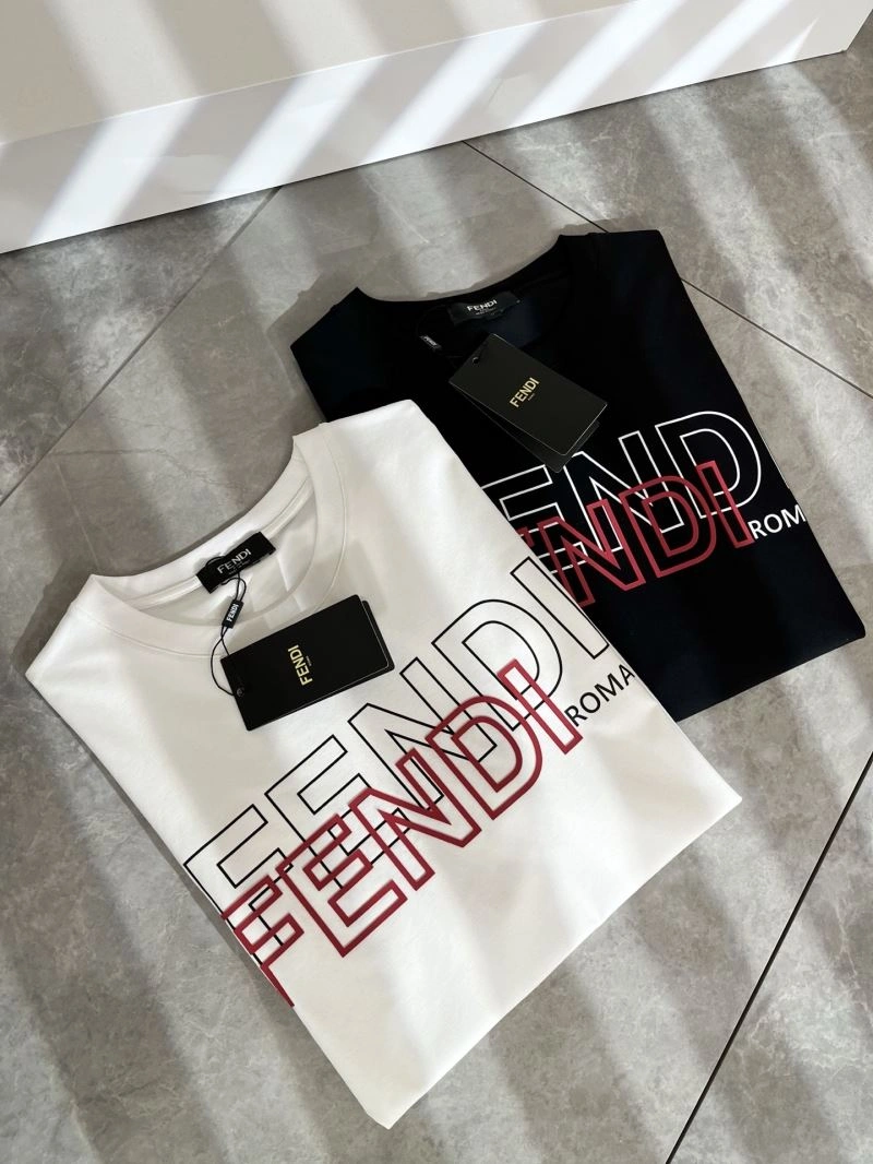 Accurate model Christian Dior T-Shirts