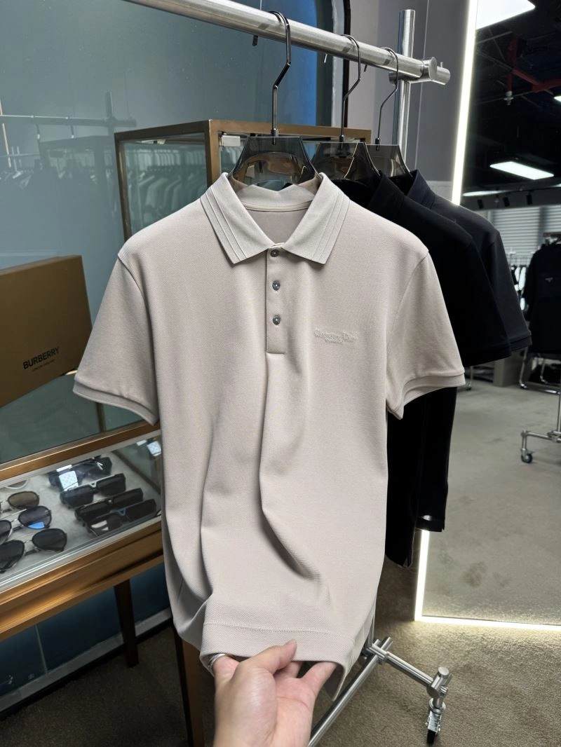 Accurate model Christian Dior T-Shirts