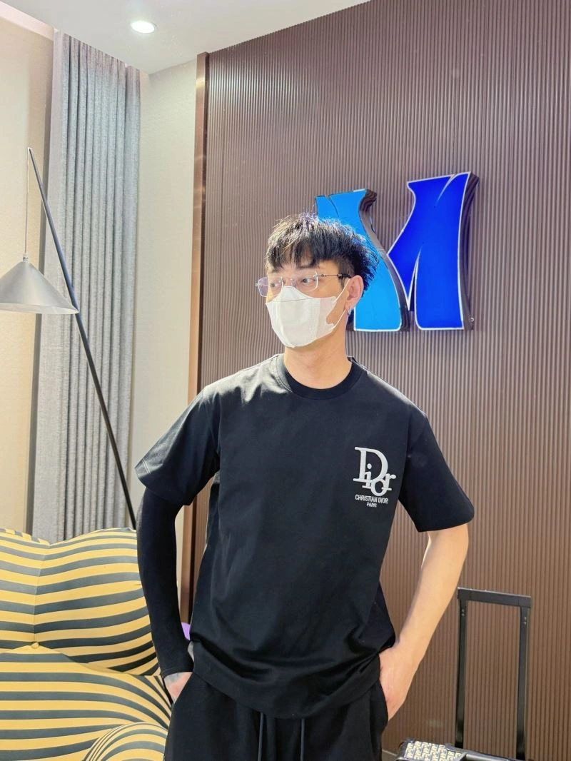 Economical Christian Dior T-Shirts