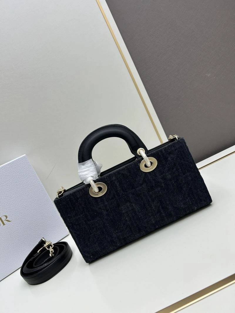 Accurate model Christian Dior Top Handle Bags