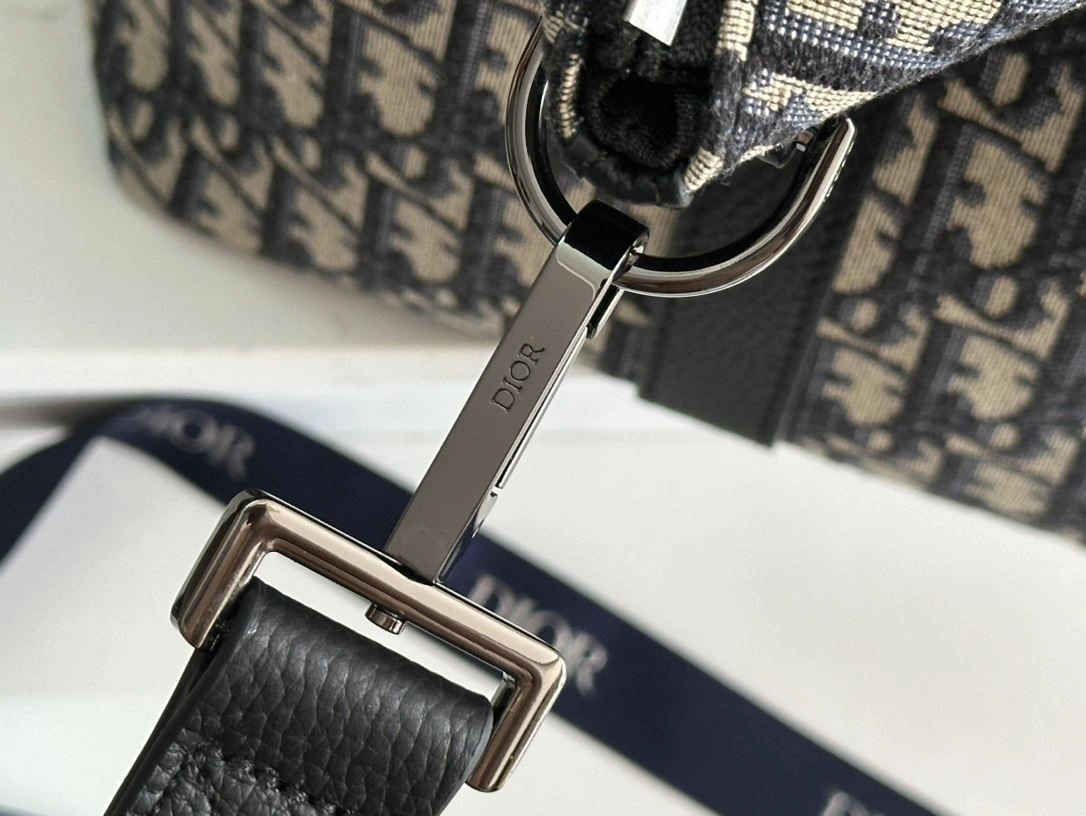 Top match Christian Dior Top Handle Bags