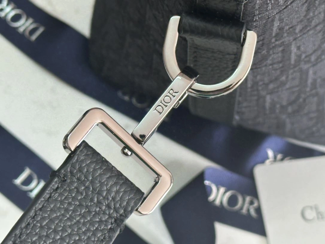 Top match Christian Dior Top Handle Bags
