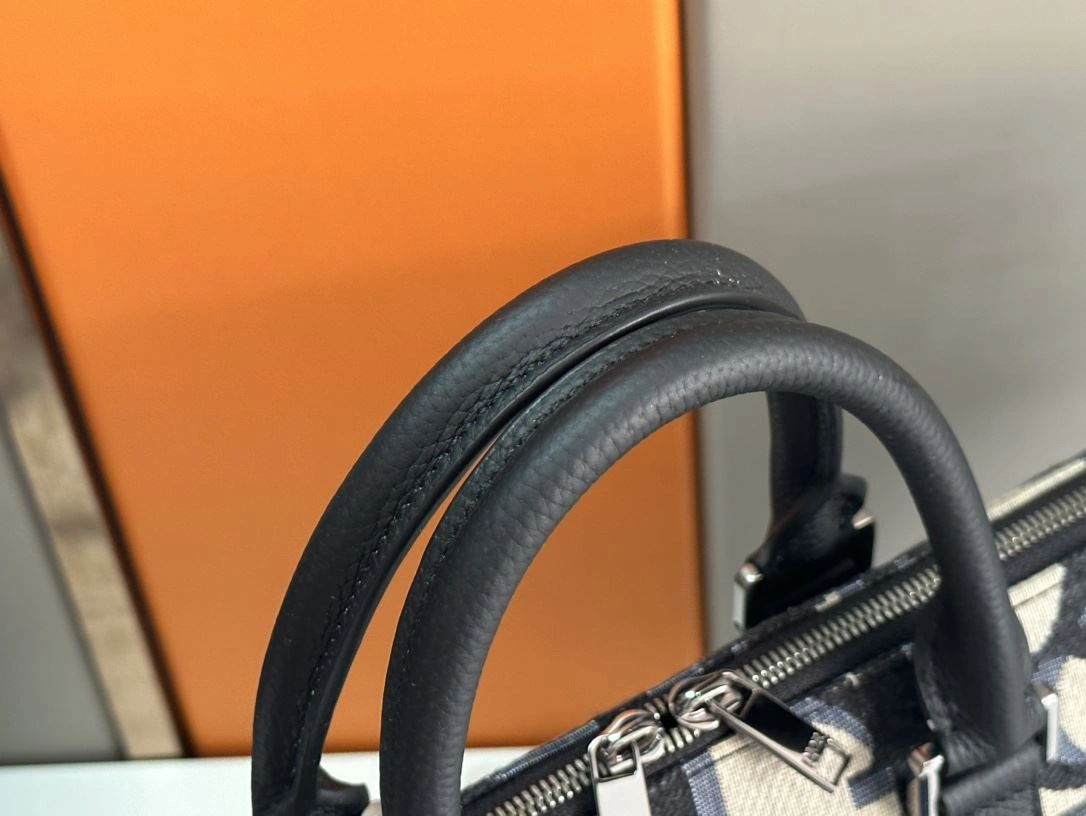 High accuracy Christian Dior Top Handle Bags