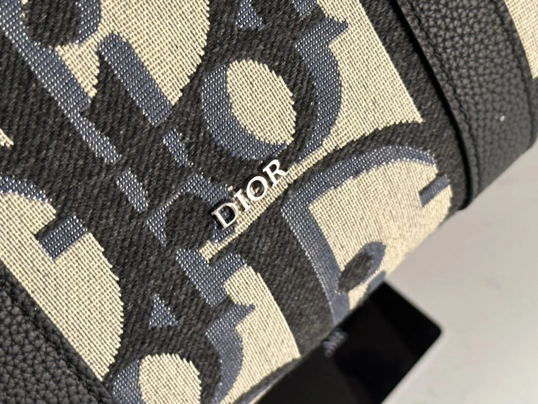 Accurate model Christian Dior Top Handle Bags