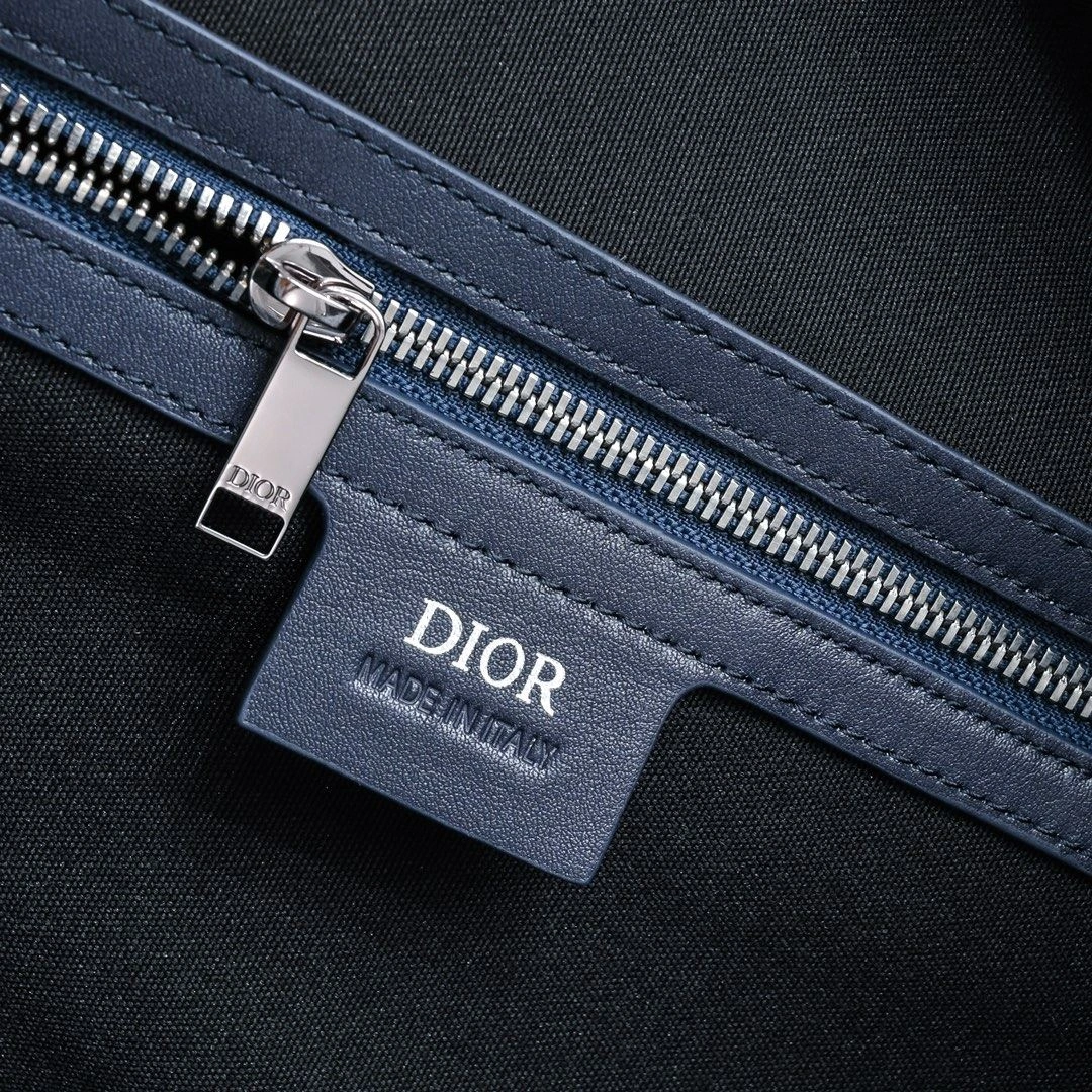 Accurate model Christian Dior Travel Bags