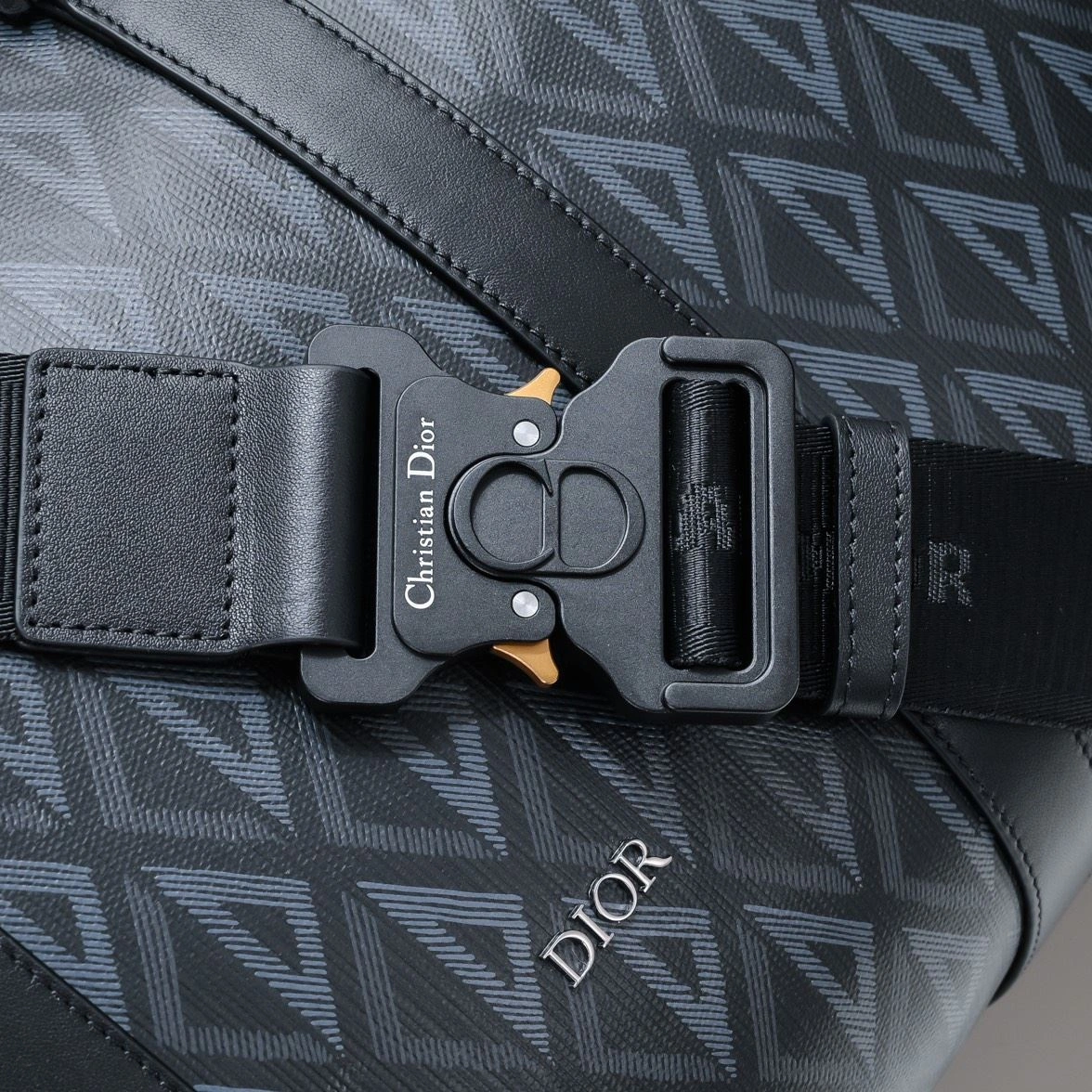 Low-cost Christian Dior Travel Bags