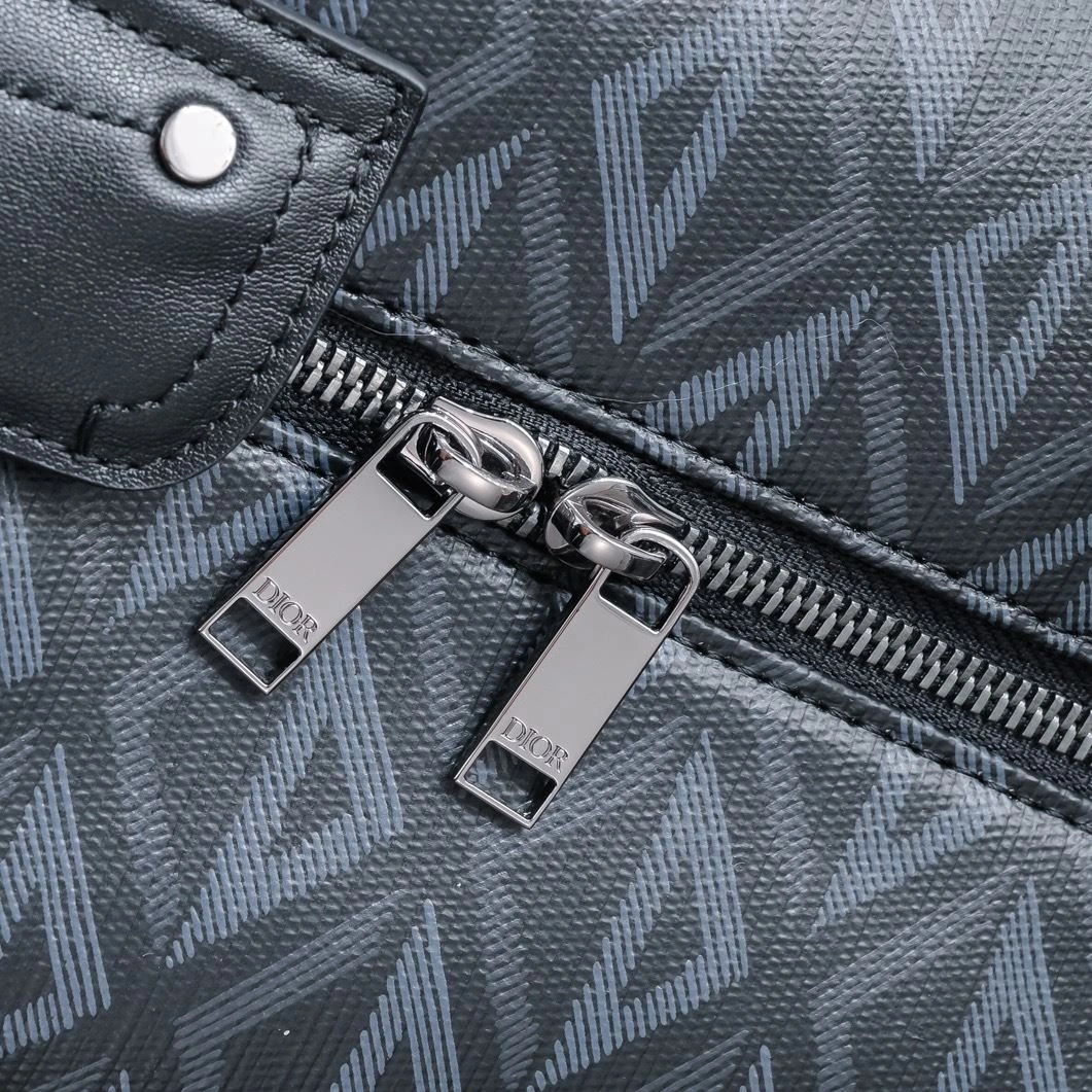 Low-cost Christian Dior Travel Bags