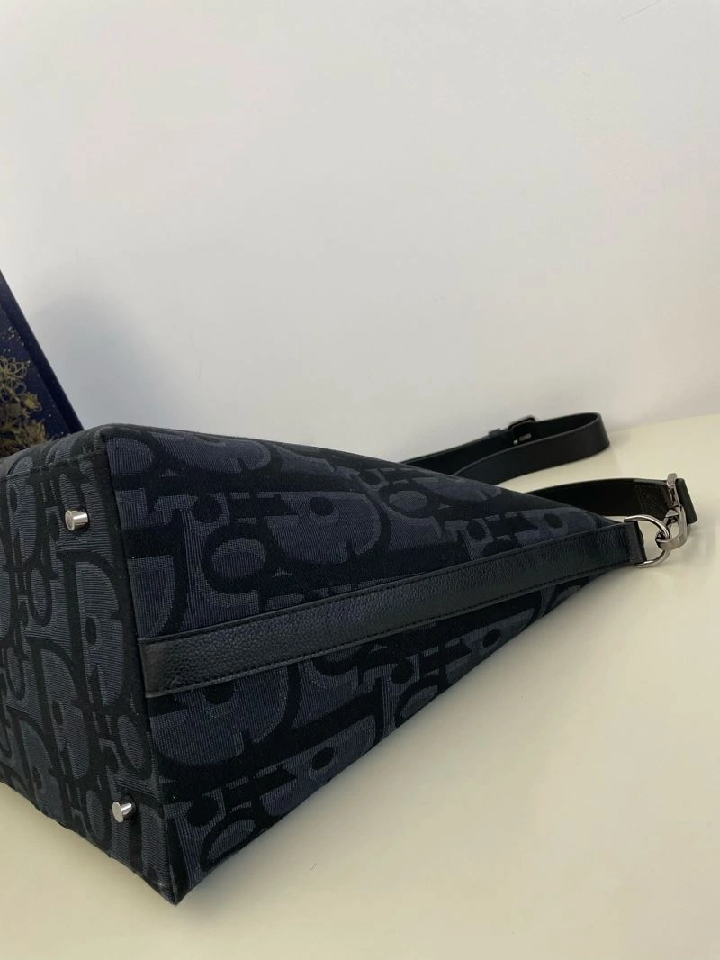 Accurate model Christian Dior Travel Bags