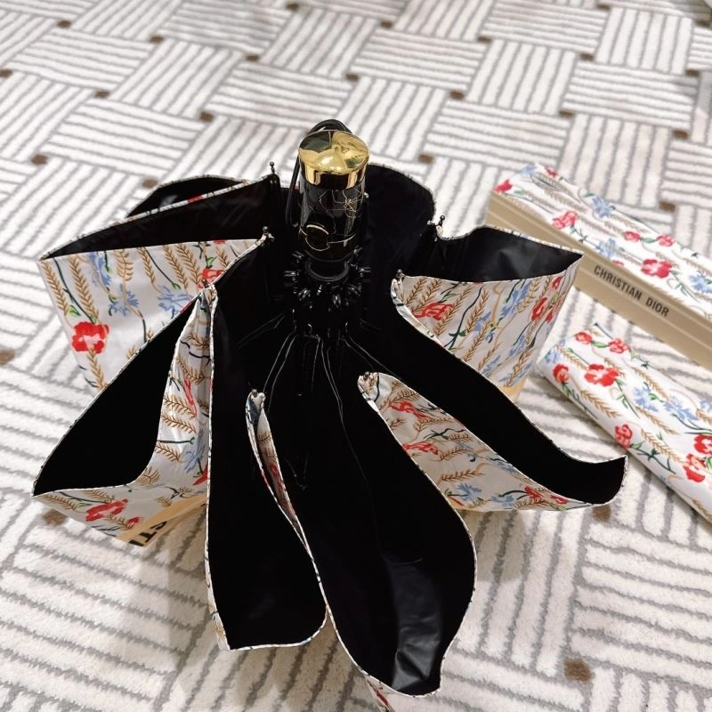 Low-cost Christian Dior Umbrella