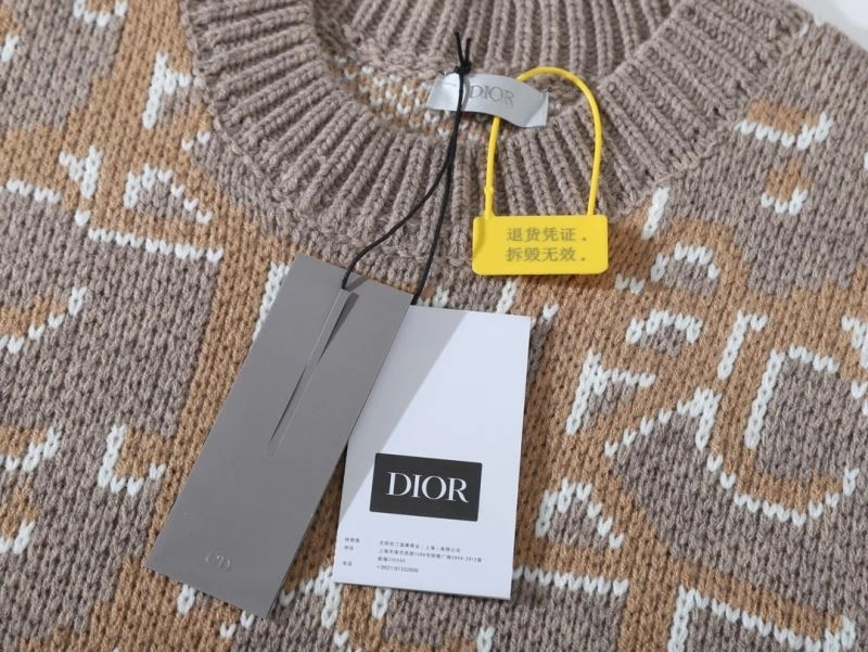Accurate model Christian Dior Vest