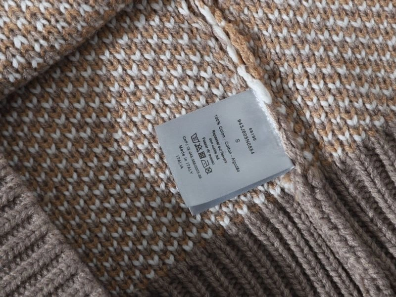 Accurate model Christian Dior Vest