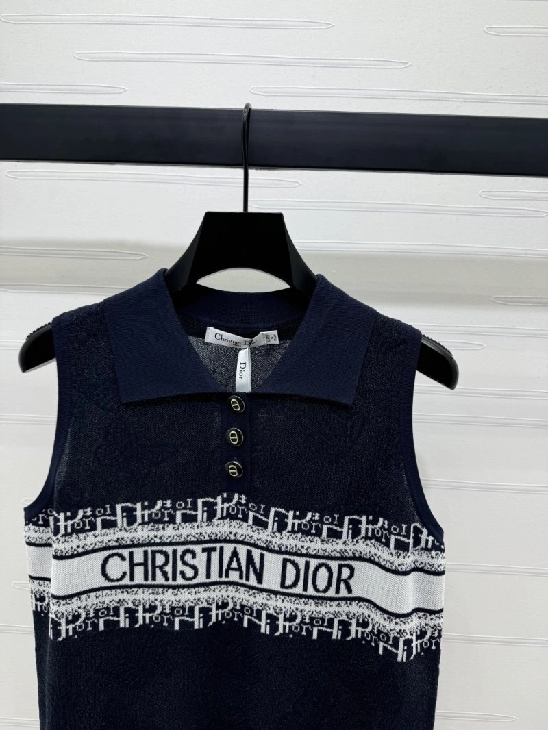 Accurate model Christian Dior Vest