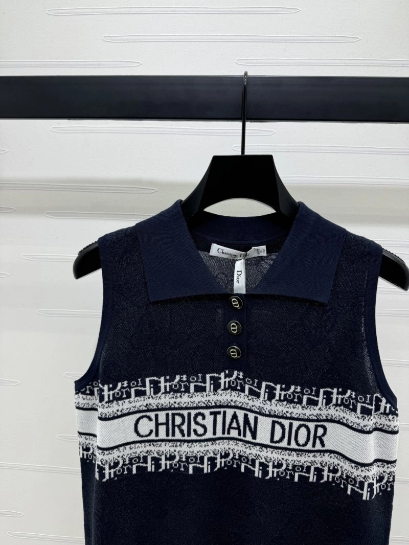 Accurate model Christian Dior Vest