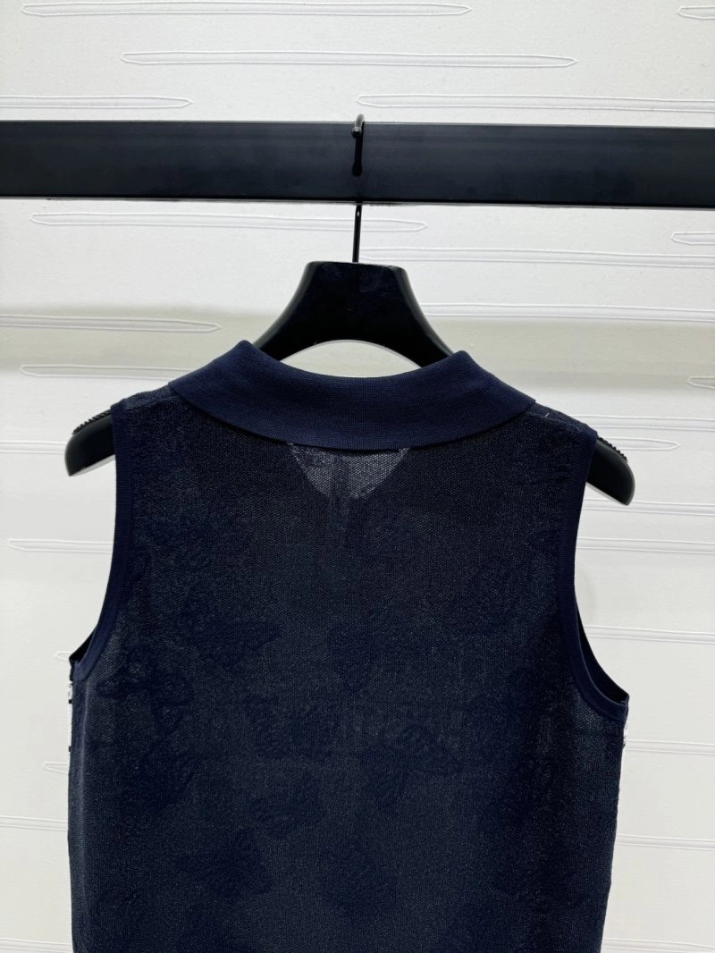 Accurate model Christian Dior Vest