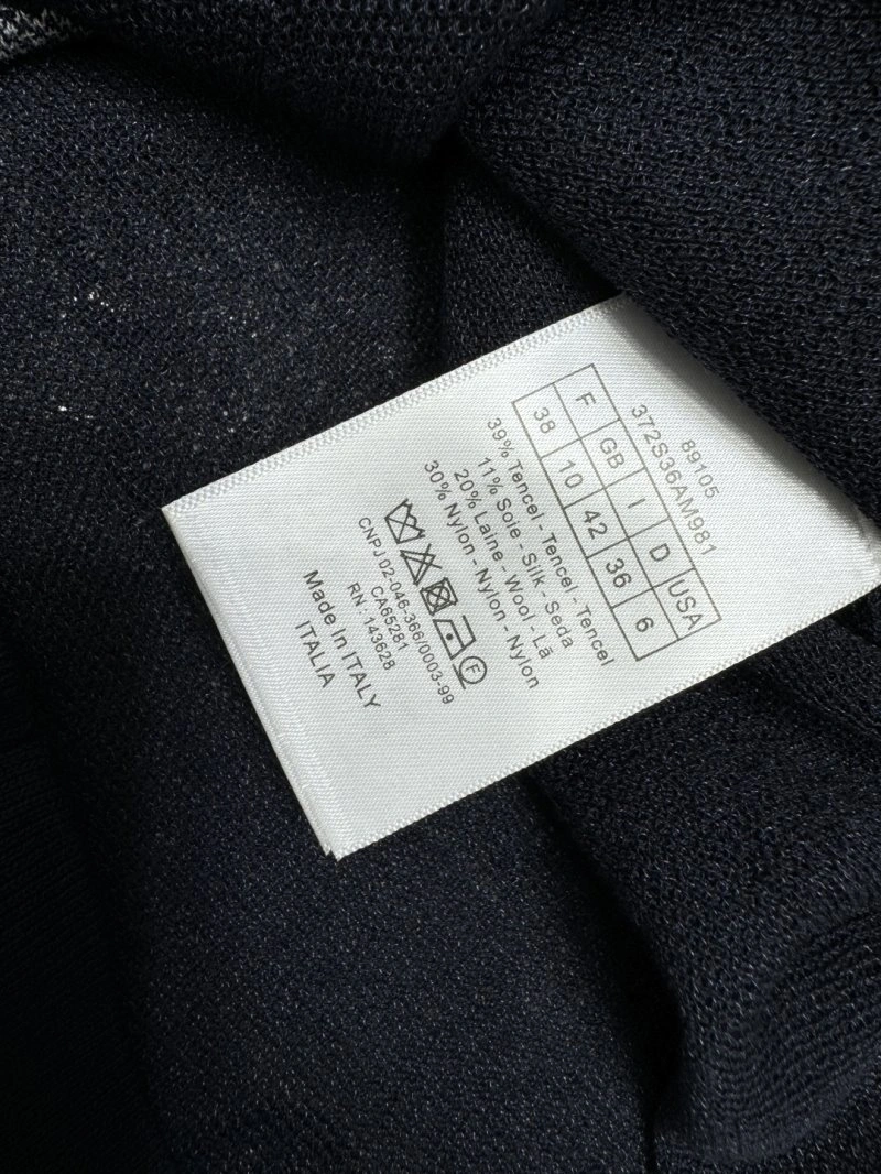 Accurate model Christian Dior Vest