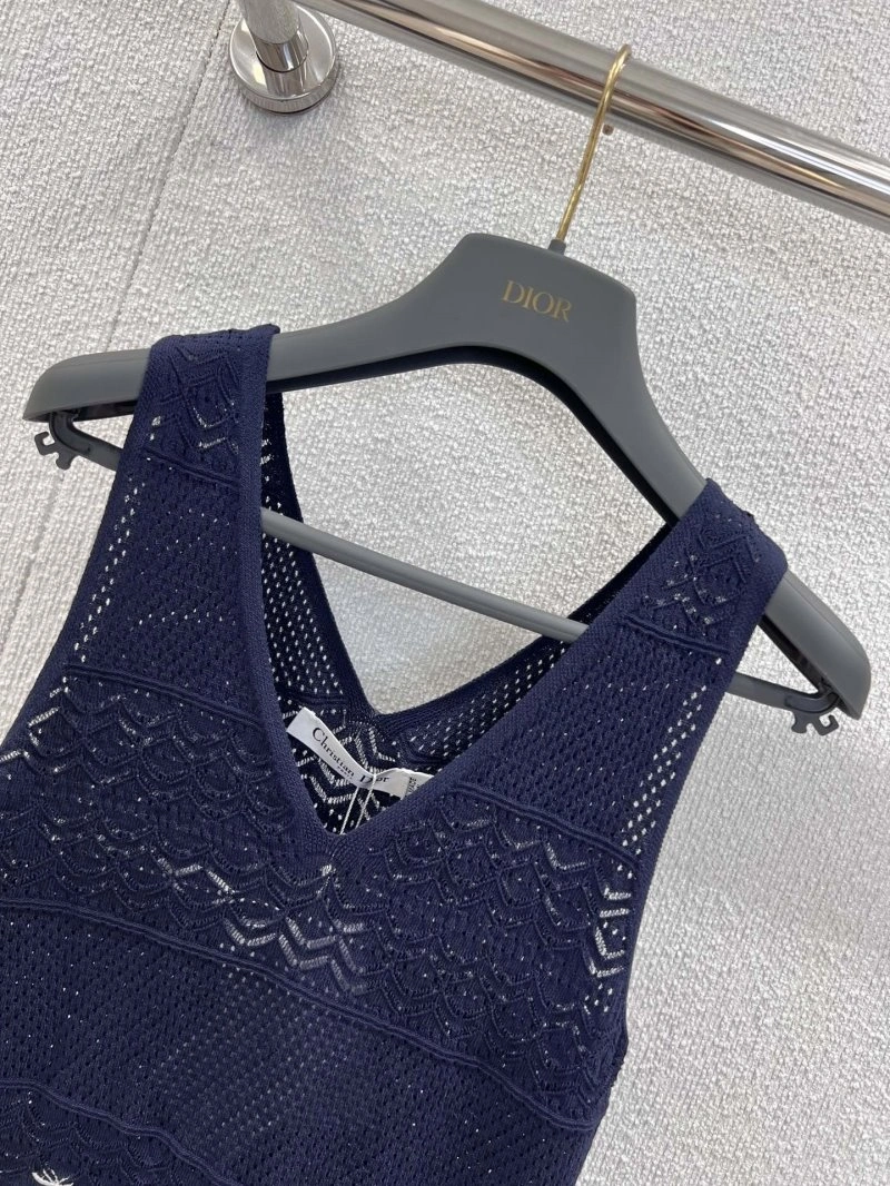 Accurate model Christian Dior Vest