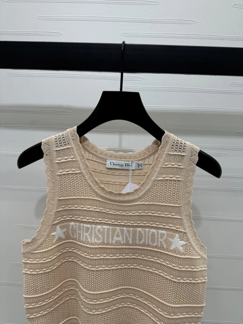 Accurate model Christian Dior Vest