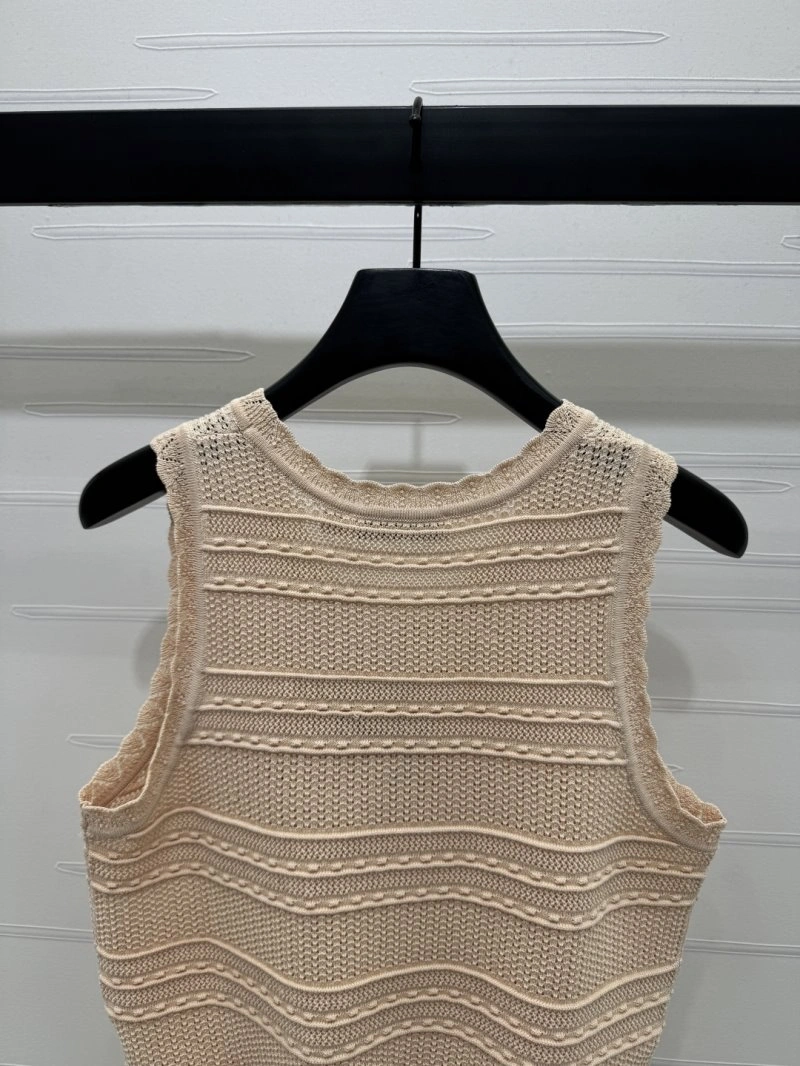 Accurate model Christian Dior Vest