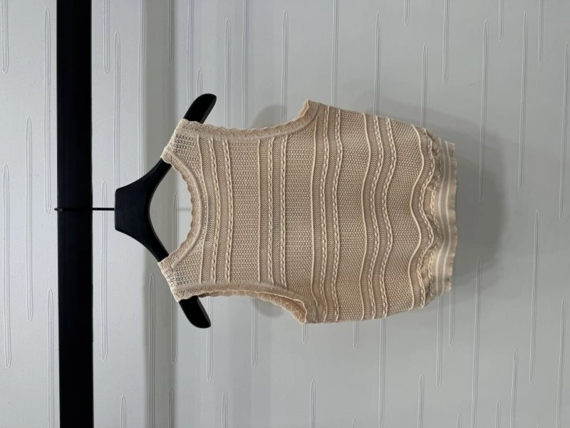 Accurate model Christian Dior Vest