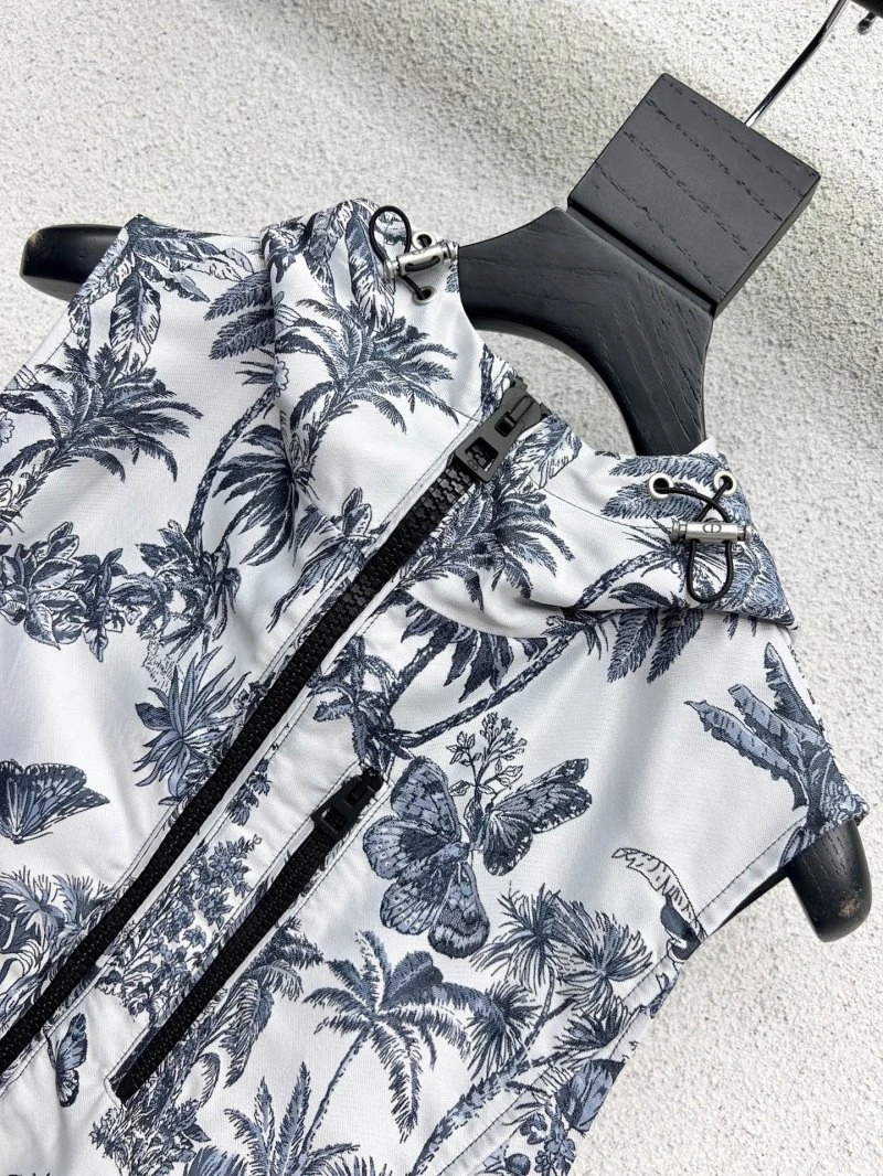 Accurate model Christian Dior Vest