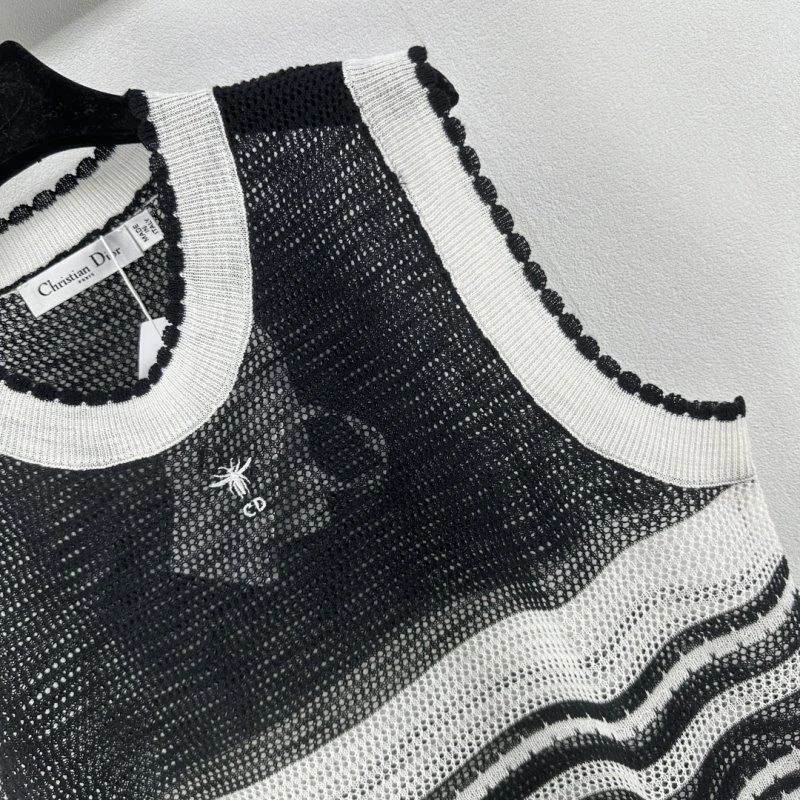 Accurate model Christian Dior Vest