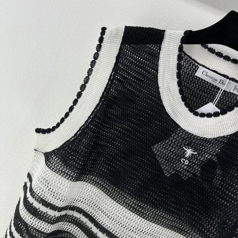 Accurate model Christian Dior Vest