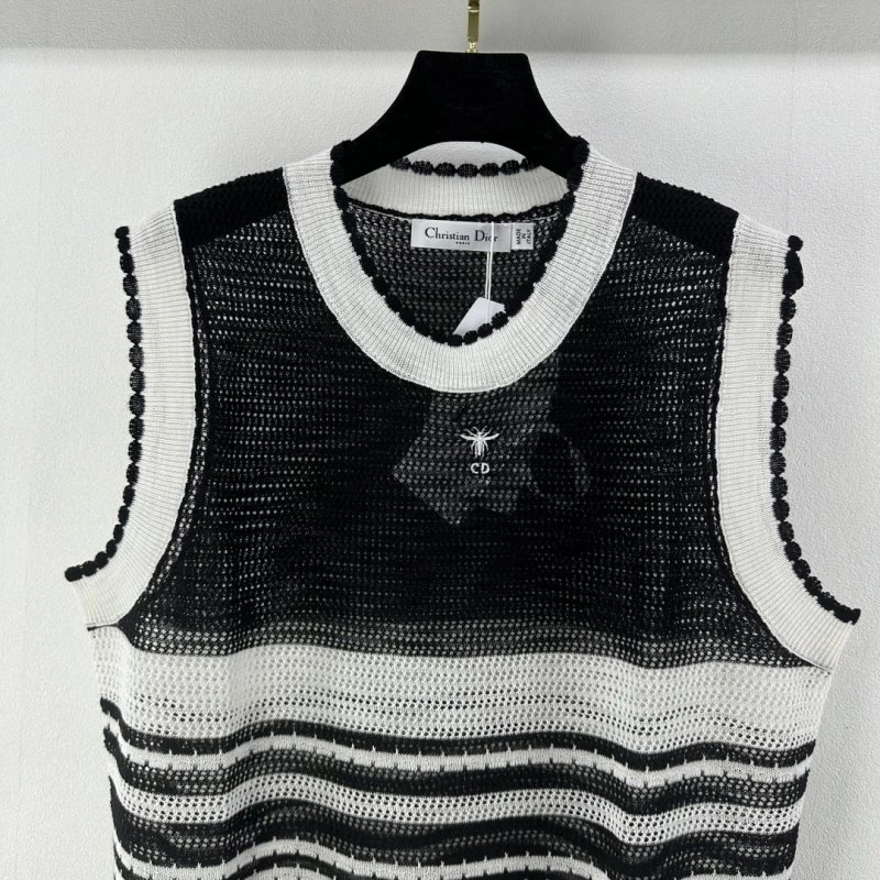 Accurate model Christian Dior Vest