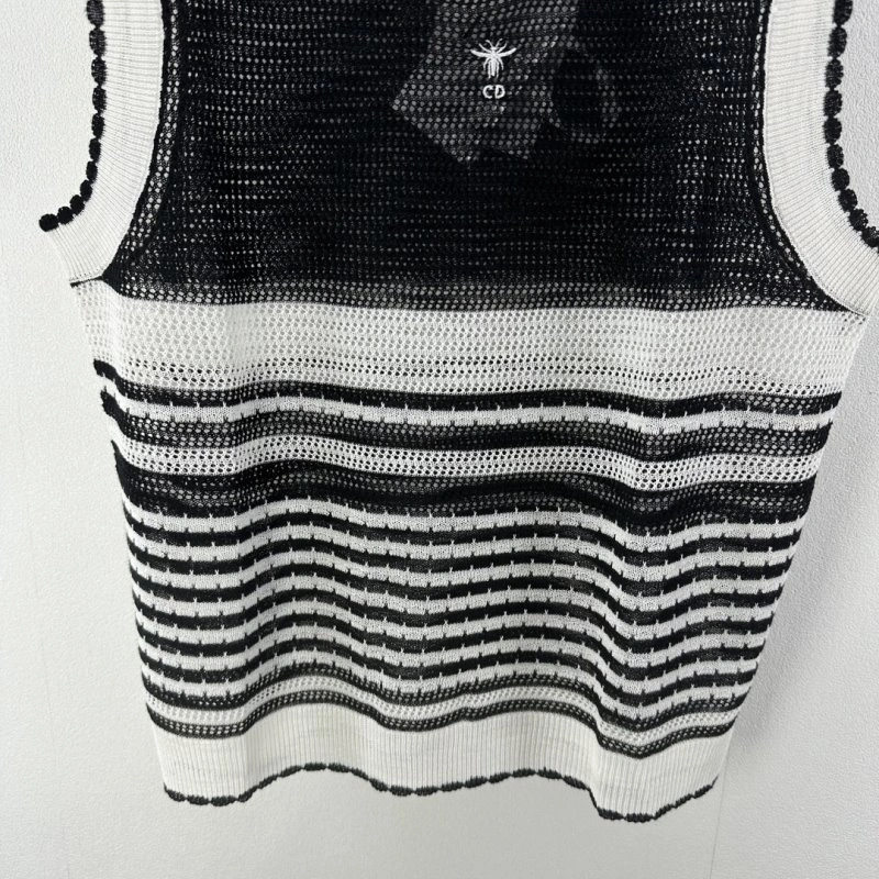 Accurate model Christian Dior Vest