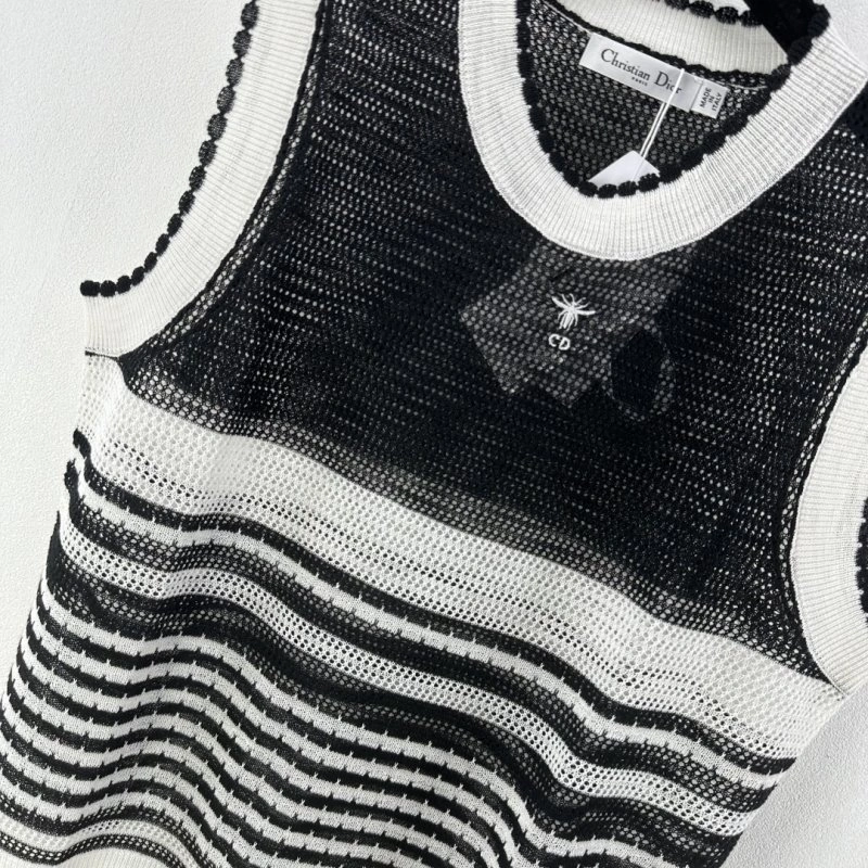 Accurate model Christian Dior Vest