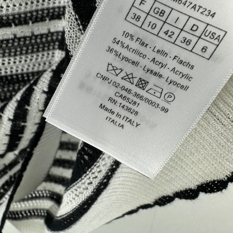 Accurate model Christian Dior Vest