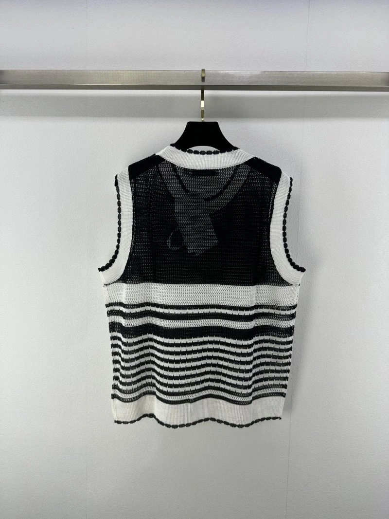 Accurate model Christian Dior Vest