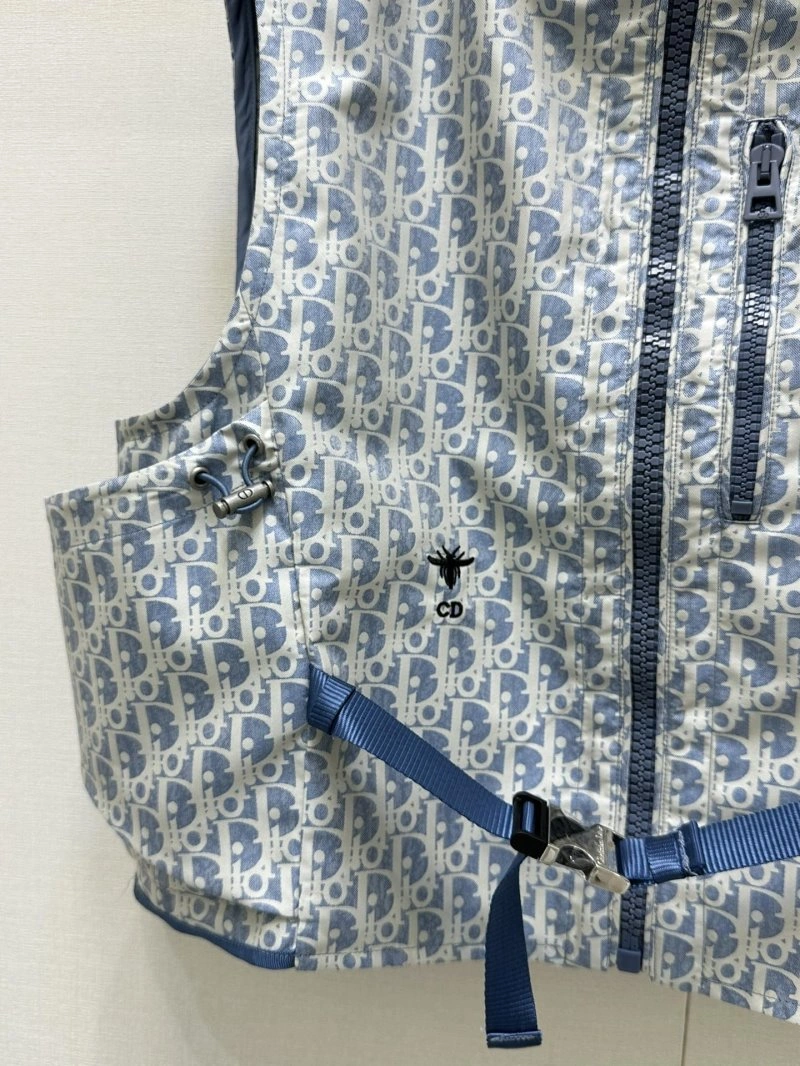 Accurate model Christian Dior Vest