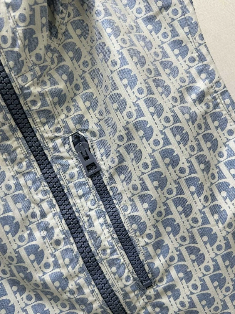 Accurate model Christian Dior Vest