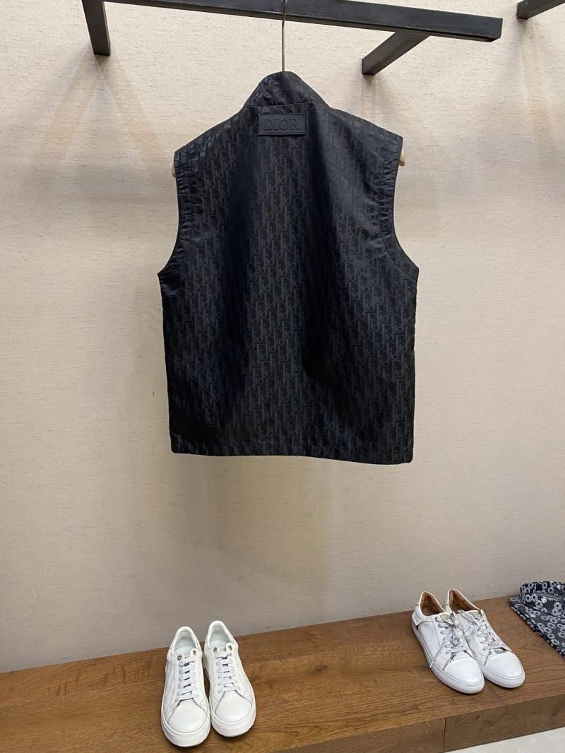 Accurate model Christian Dior Vest