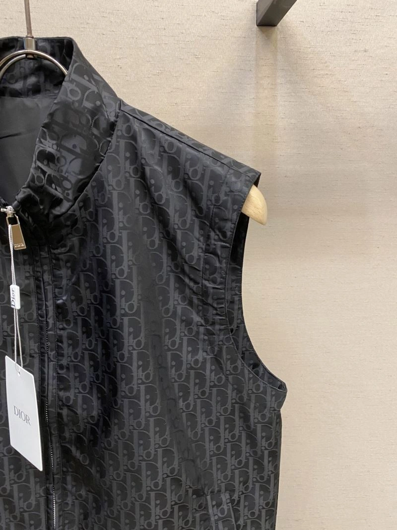 Accurate model Christian Dior Vest