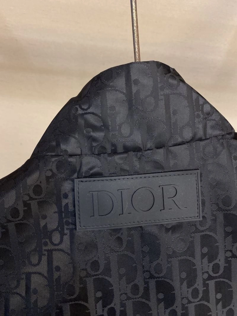 Accurate model Christian Dior Vest