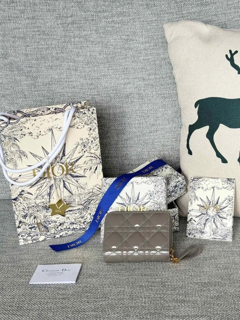 Low-cost Christian Dior Wallet