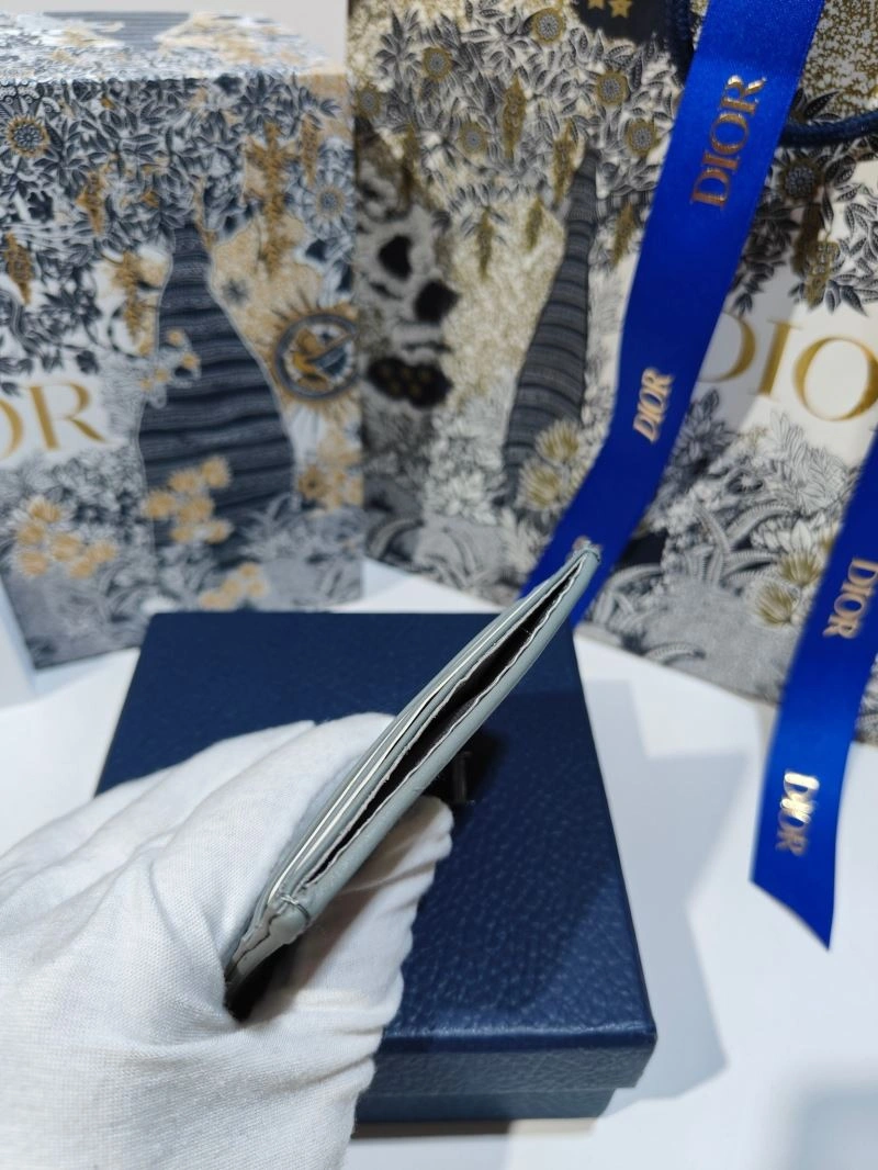 Accurate model Christian Dior Wallet