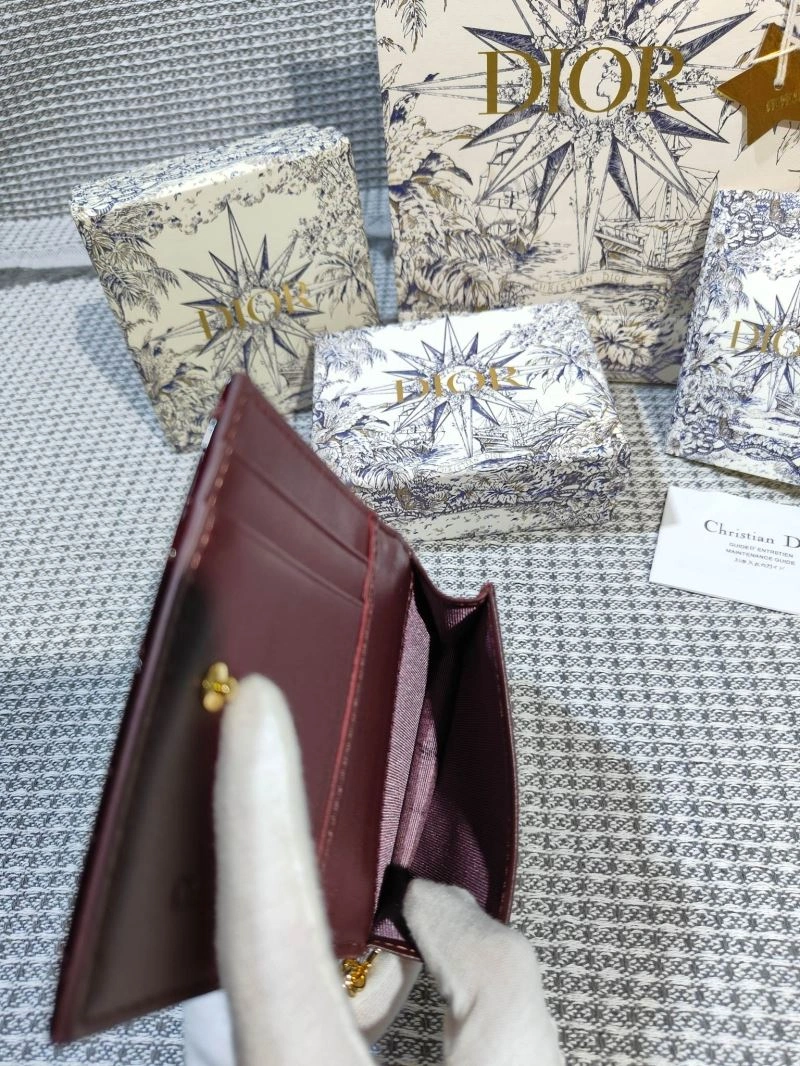 Accurate model Christian Dior Wallet