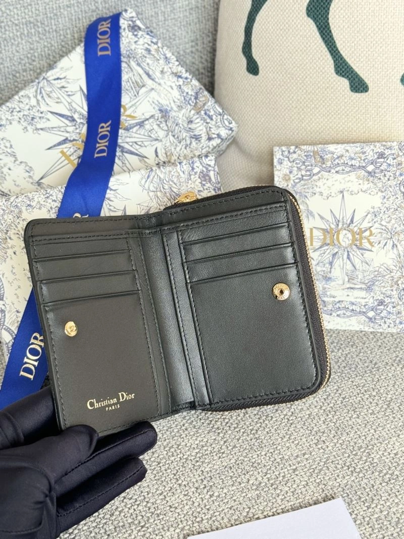 Accurate model Christian Dior Wallet