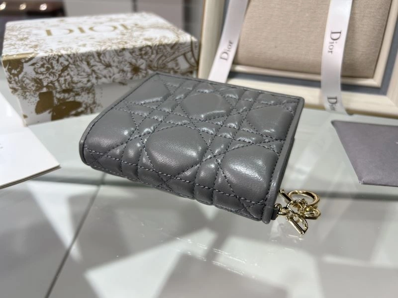Accurate model Christian Dior Wallet