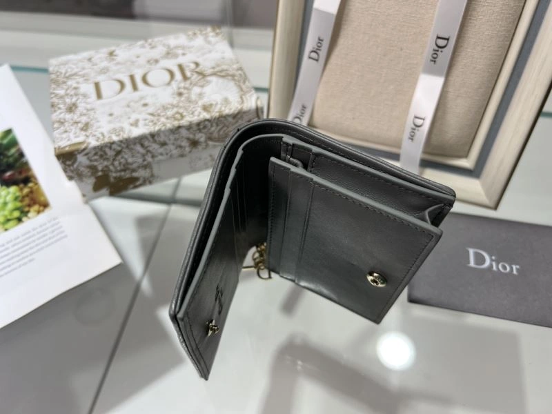 Accurate model Christian Dior Wallet