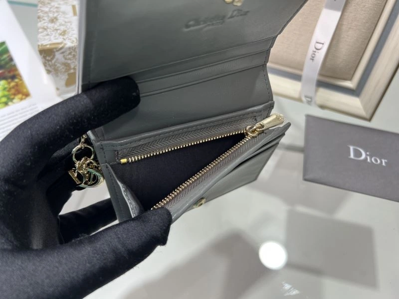 Accurate model Christian Dior Wallet