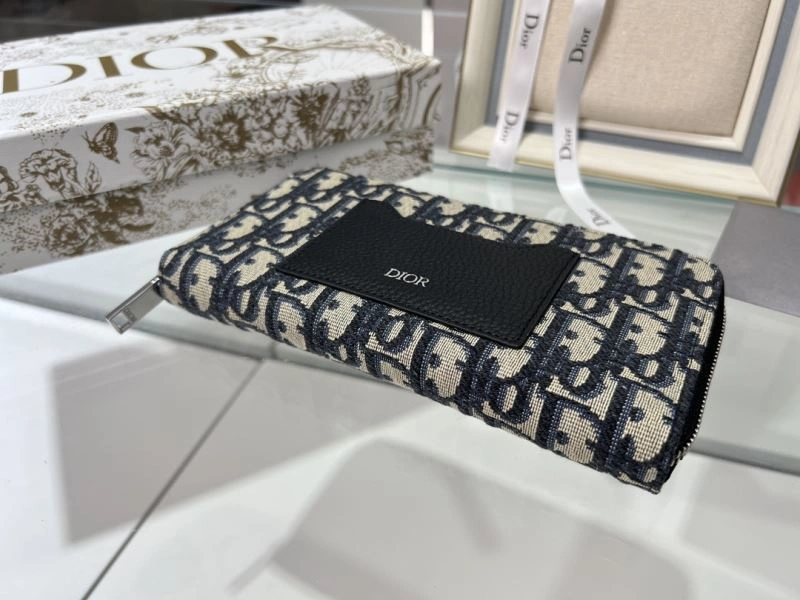 Accurate model Christian Dior Wallet