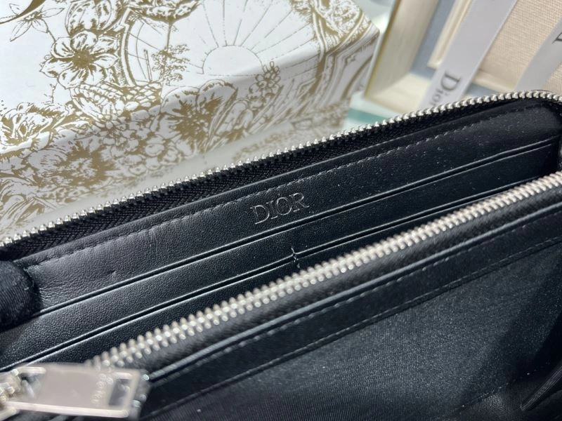 Accurate model Christian Dior Wallet