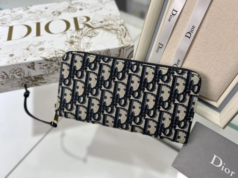 Indistinguishable Christian Dior Wallet