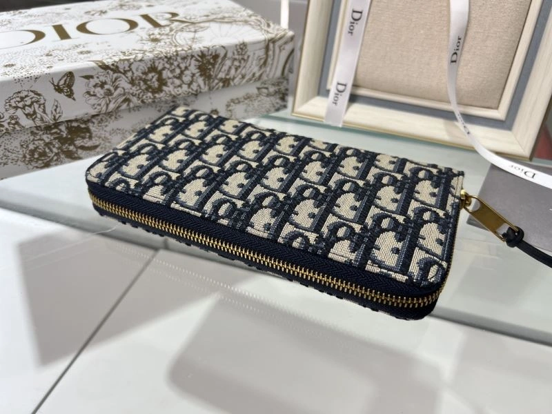 Indistinguishable Christian Dior Wallet