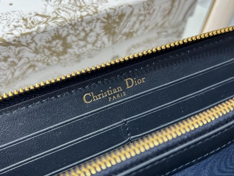 Indistinguishable Christian Dior Wallet