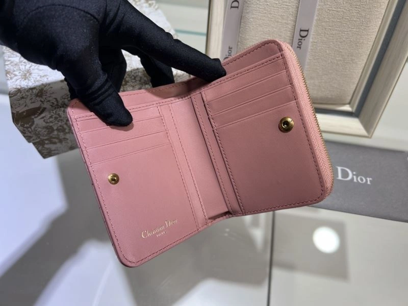 Indistinguishable Christian Dior Wallet